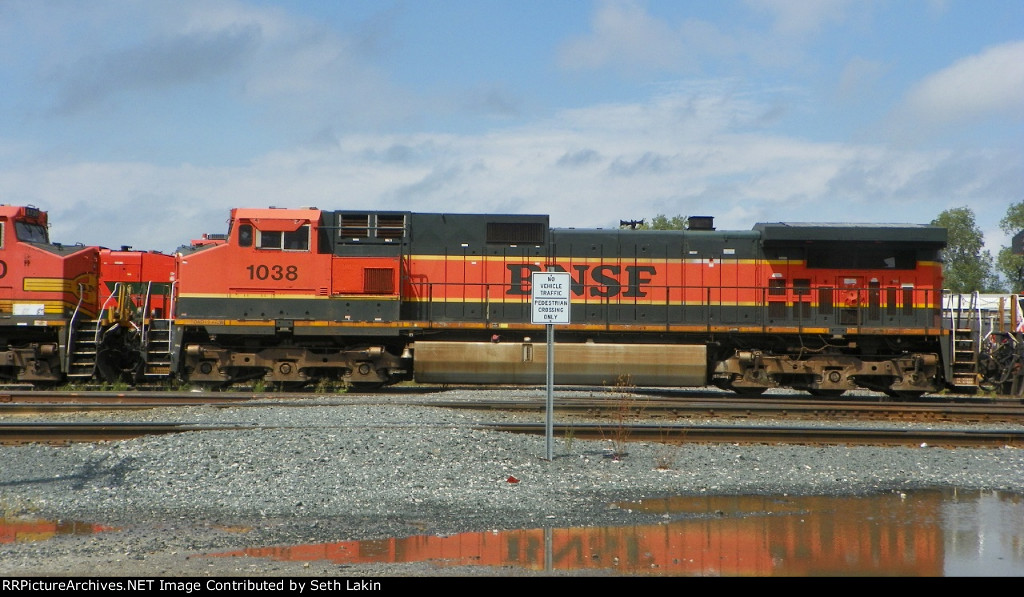 BNSF 1038